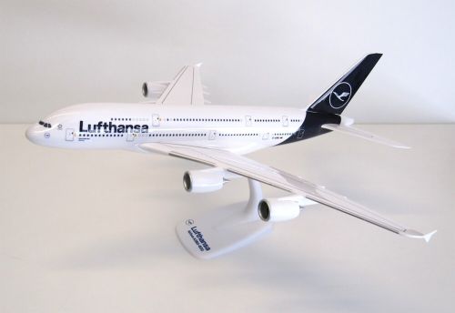 PPC Holland Lufthansa Airbus A350-900 Plastic Model - Scale 1:200