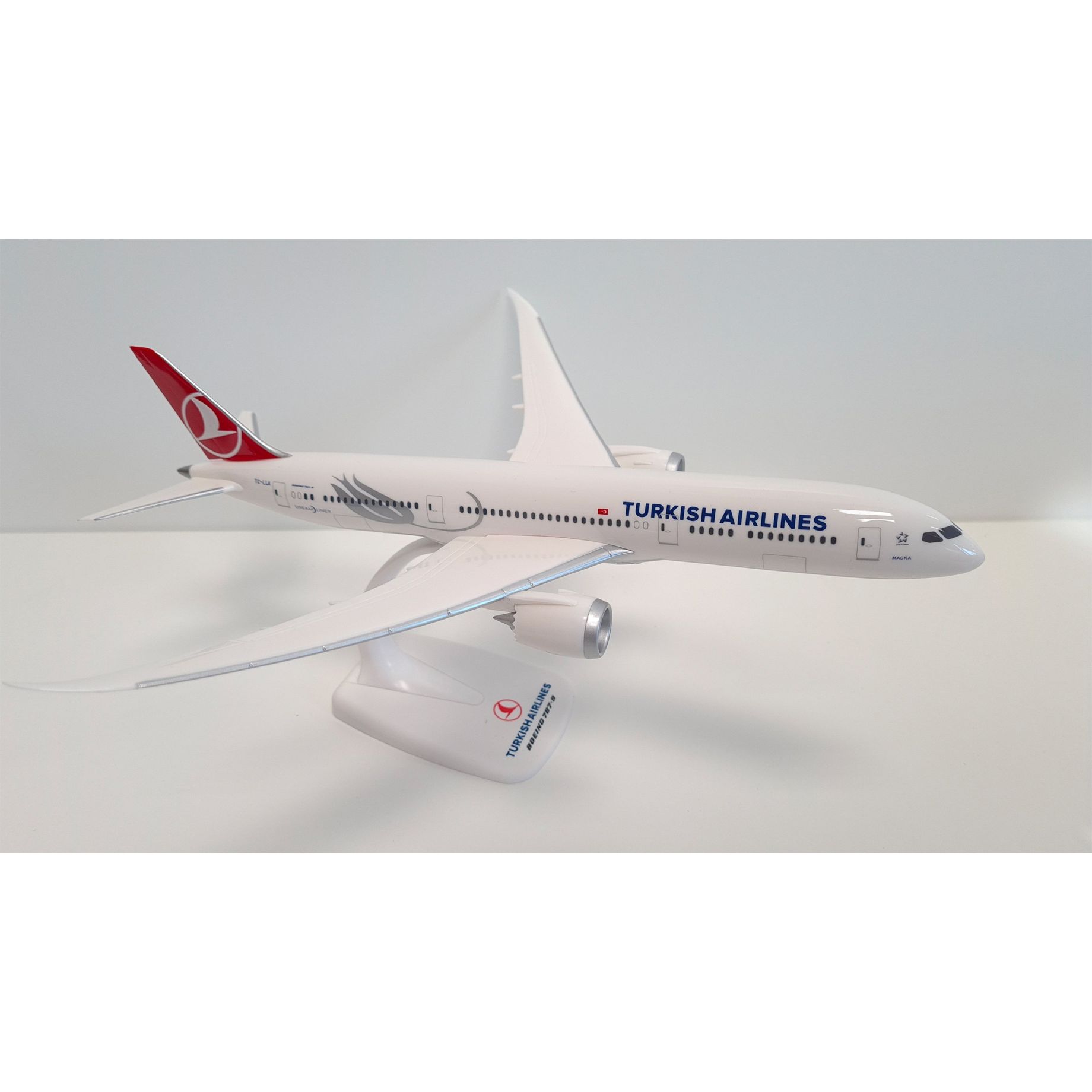 PPC Holland Turkish Airlines Boeing 787-9 Plastic Model - Scale 1:200